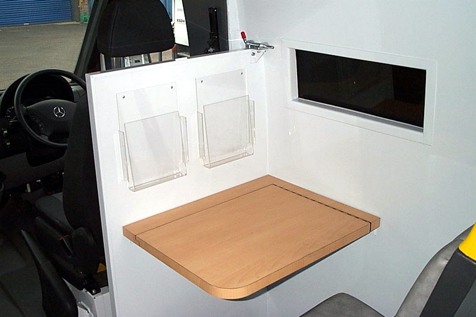 Mobile incident command vehicles for emergency services